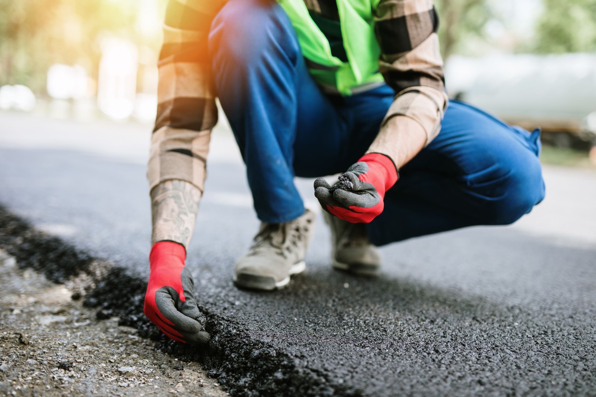 Novapave: Residential & Commercial Asphalt Paving | Contact Us Now!